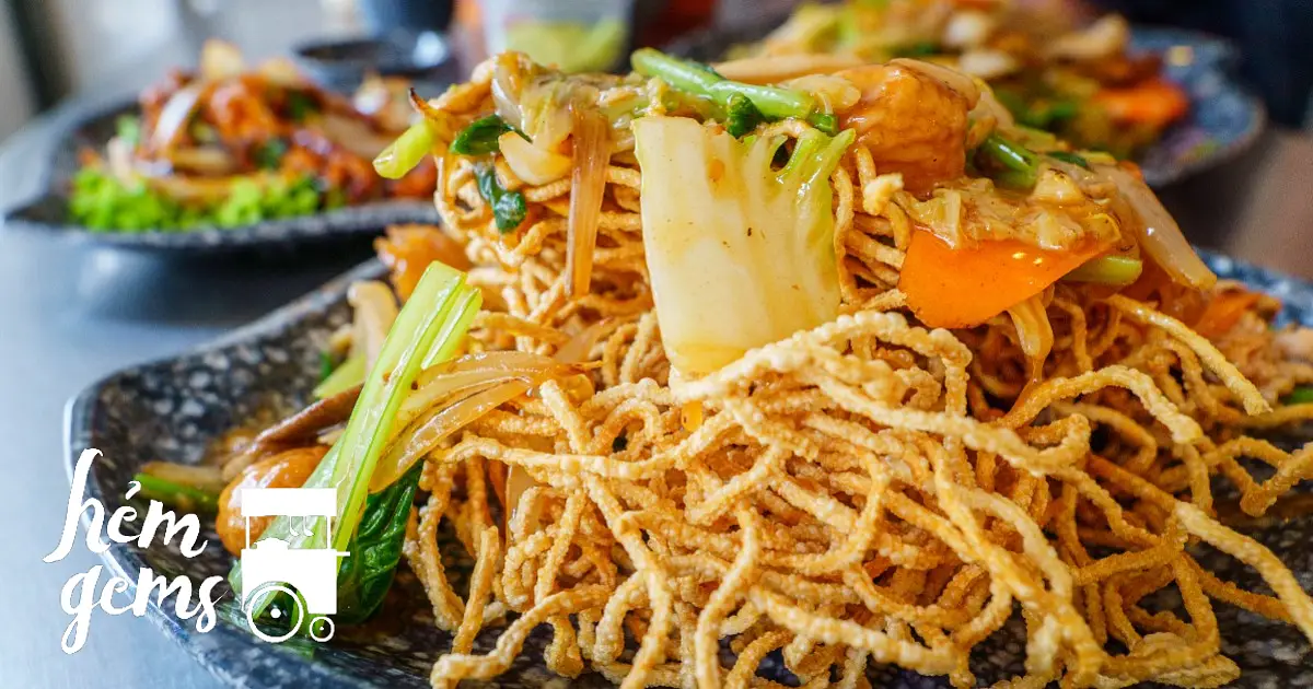 Hẻm Gems: On Falling Head Over Heels (Literally) for Dũng Ký's Mì Xào ...