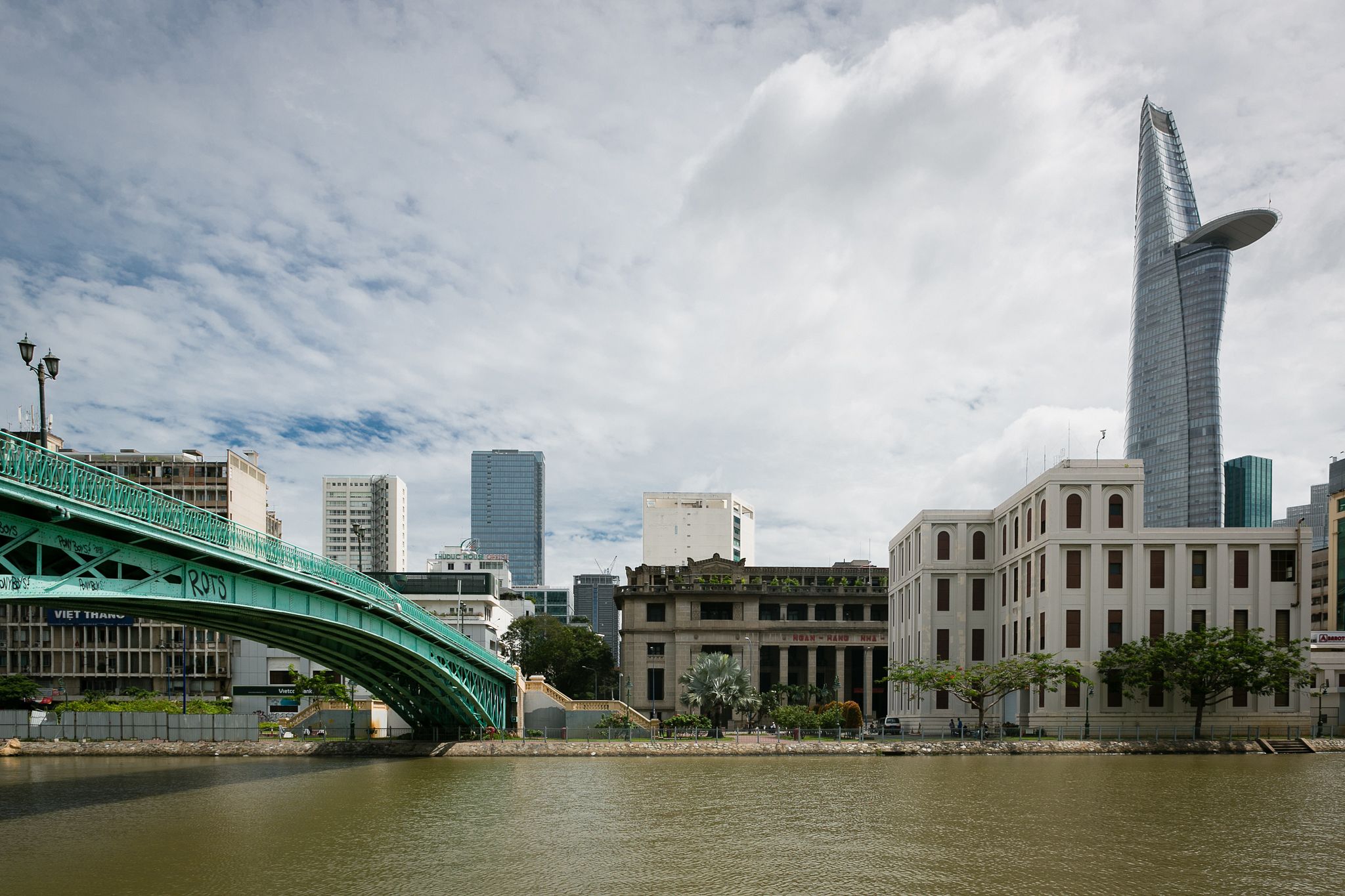 Morning Links Roundup: HCMC Adds Facilities to Hospitals to Cope With ...