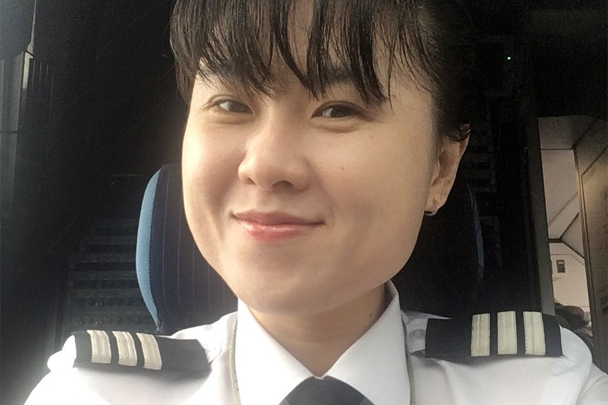 33-Year-Old Jetstar Pilot Becomes Vietnam's Youngest Female Captain ...