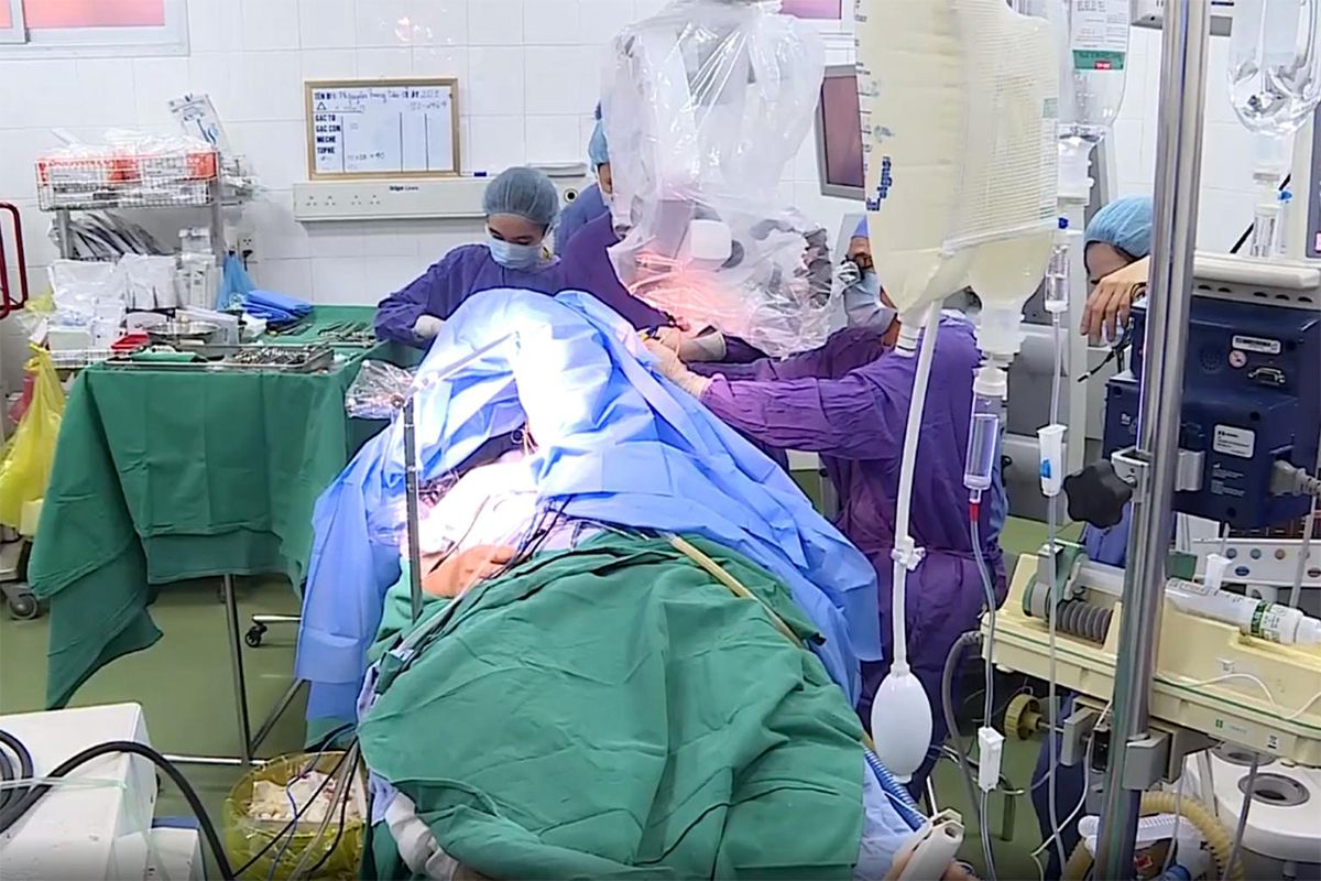 In Vietnam's First Awake Brain Surgery, a Patient Is Conscious and ...