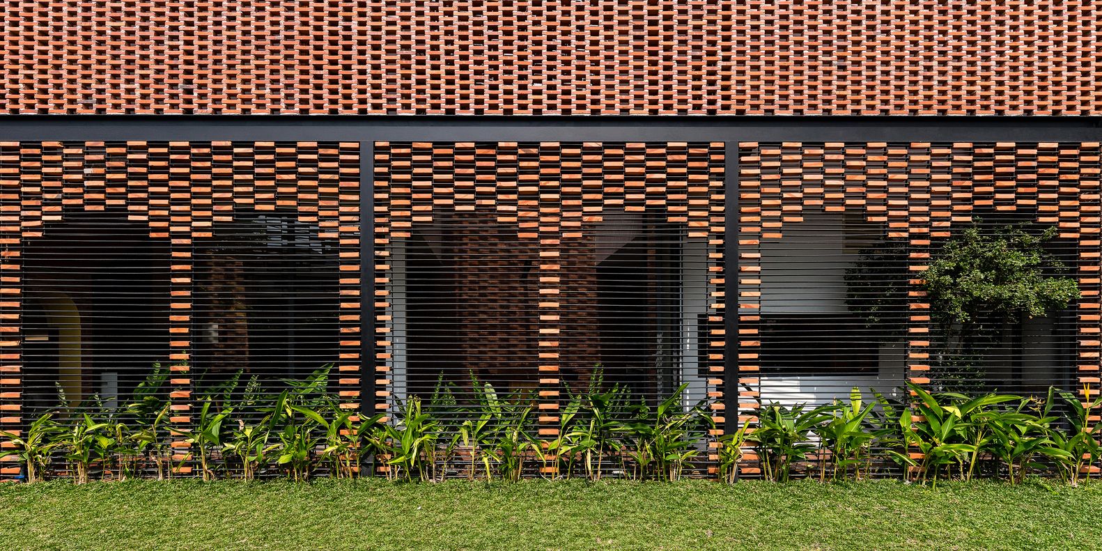 [Photos] This Delta Brick House Eases Modernity into Tradition - Saigoneer