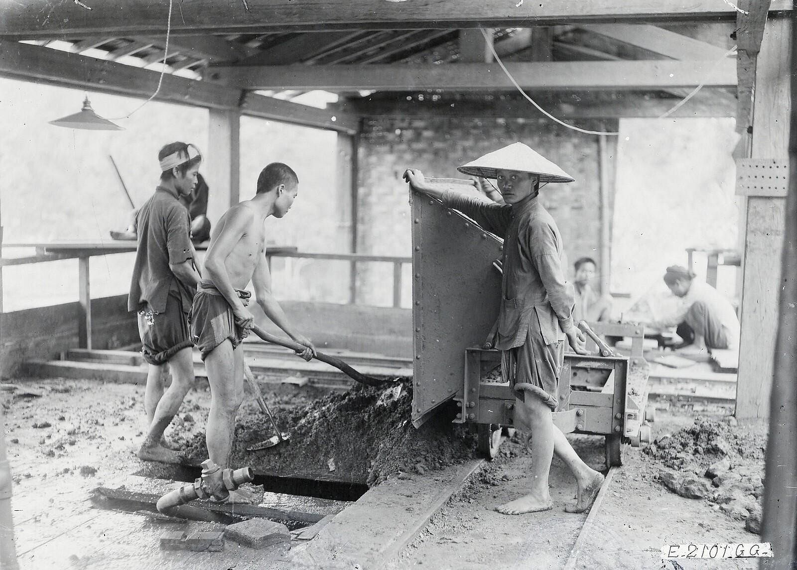 [Photos] Inside the Back-Breaking Mining Operations of Bac Kan Under ...