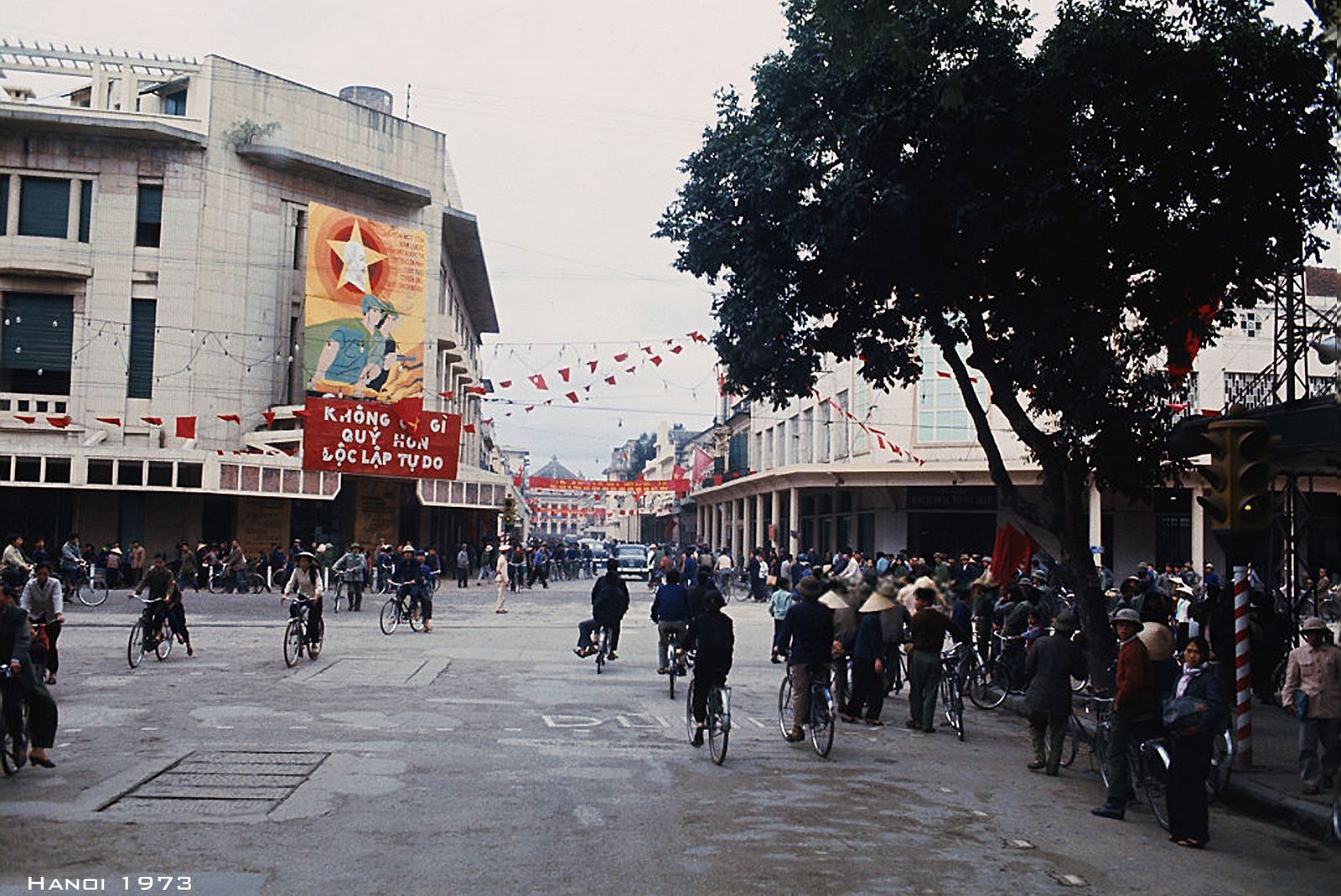 [Photos] Memories of 1973 Hanoi in 22 Film Photos - Saigoneer
