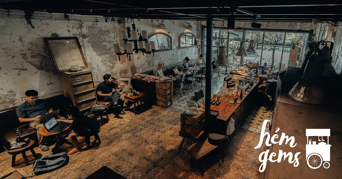 Hẻm Gems: 3 Hào, a Retro Industrial Cafe in D7 for Night Owls on ...
