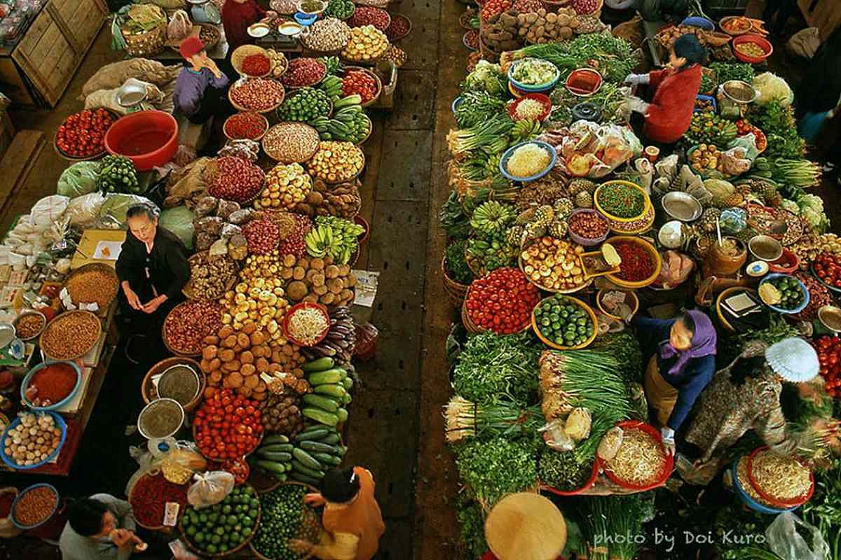 [Photos] A Nostalgic Look at Da Lat Market Through Time - Saigoneer