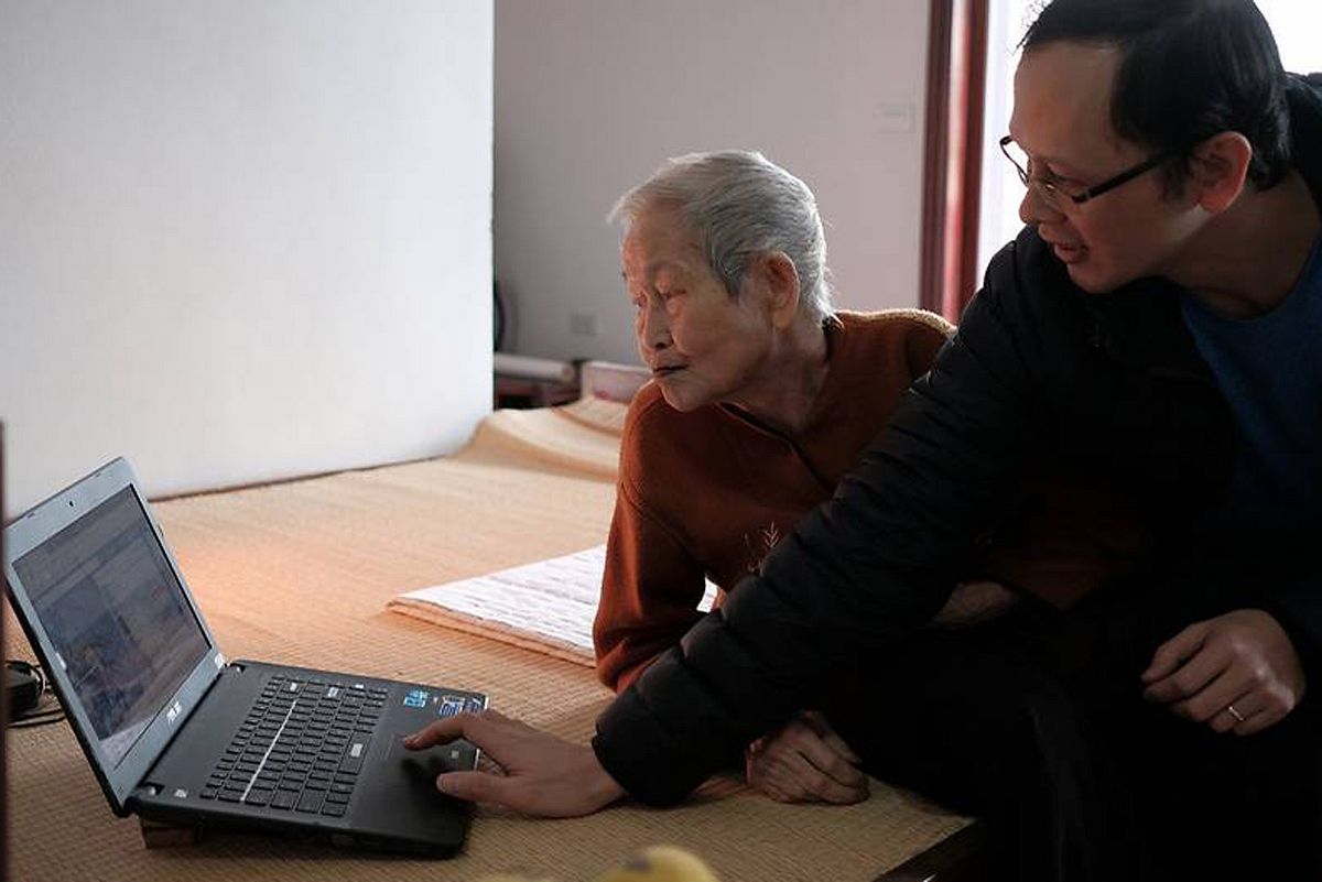 Meet Vietnam's Most Tech-Savvy Great-Grandma - Saigoneer
