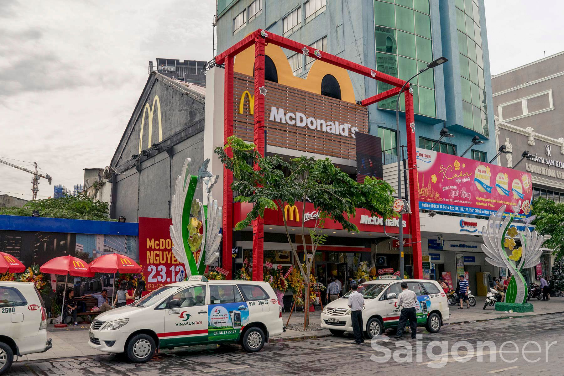 McDonald's Faces Stagnant Growth in Vietnam As Local Fast Food Fad ...