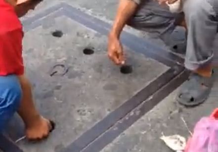 [Video] Sewer Fishing in District 5 - Saigoneer