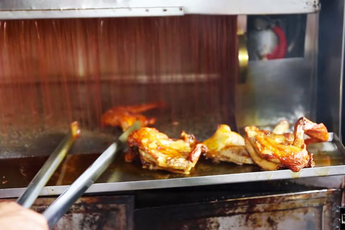 [Video] “Waterfall” Fried Chicken In District 3 - Saigoneer