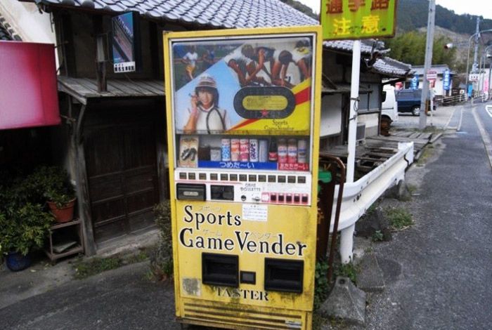 19 Pictures of Wacky Japanese Vending Machines - Saigoneer