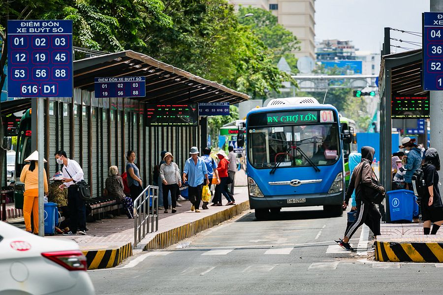 Morning Stories Roundup: Bus Station, Flight to Equatorial Guinea, and ...