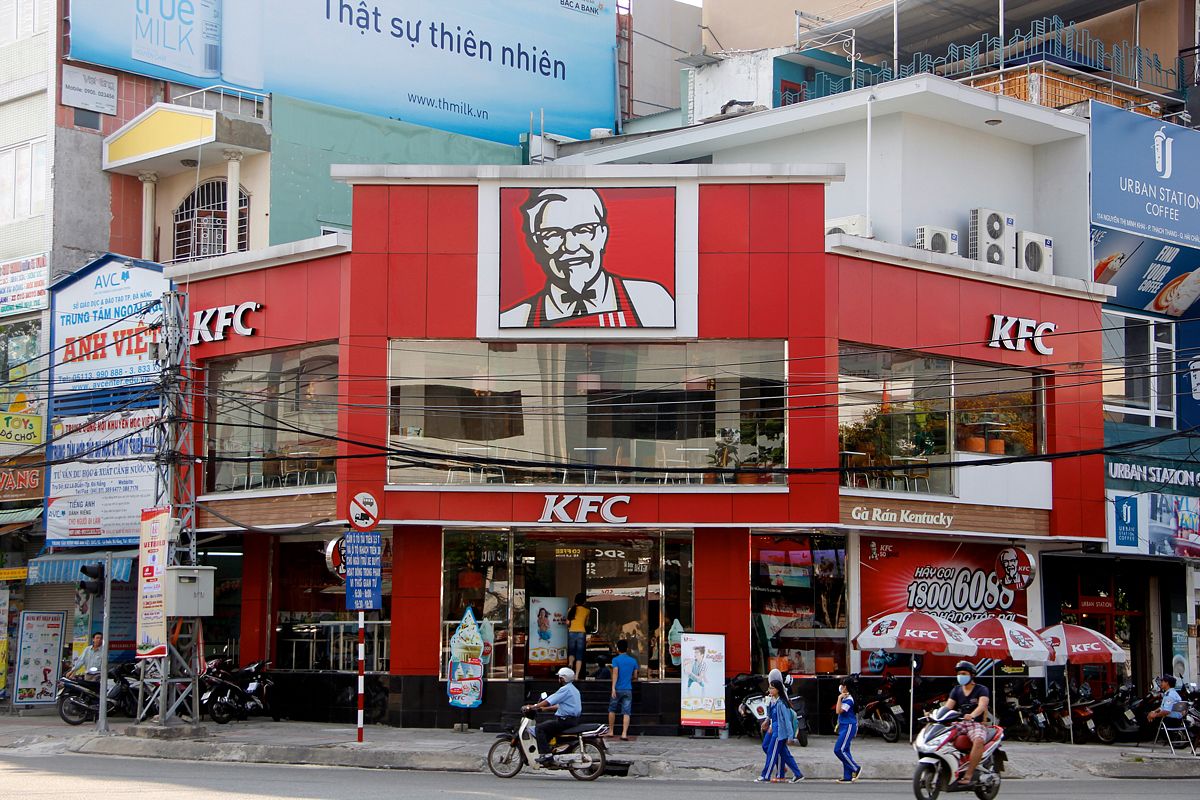 Foreign Fast Food Chains Stagnate as Locals Still Prefer Street Food ...
