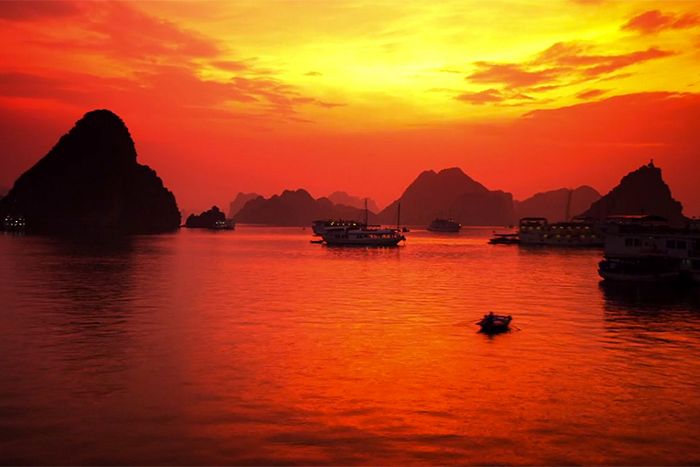 [Video] Stunning Ha Long Bay Timelapse - Saigoneer