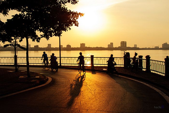 [Photos] Sunset Over Hanoi’s Hồ Tây (West Lake) - Saigoneer