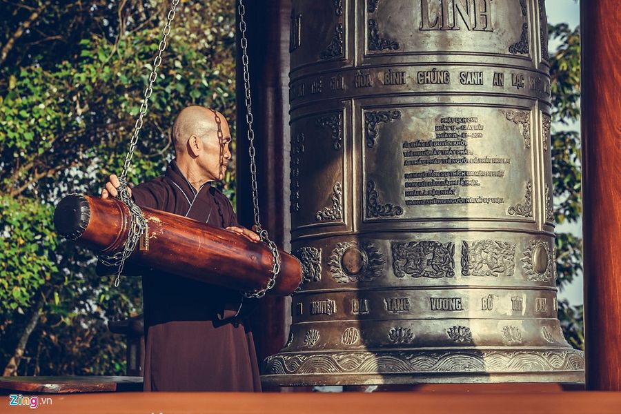 [Photos] Linh Quy Phap An: Vietnam's Temple in the Sky - Saigoneer