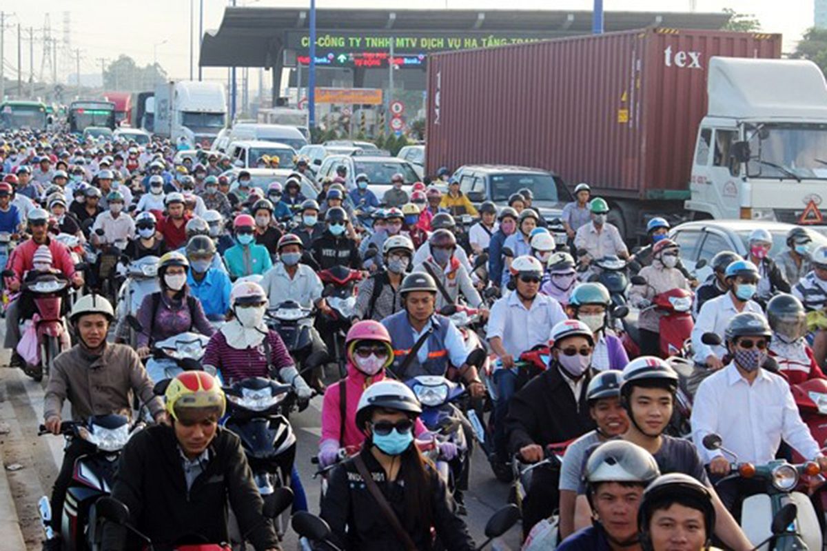 [Photos] Saigon's 3km Traffic Jam From Hell Lasts 7 Hours - Saigoneer