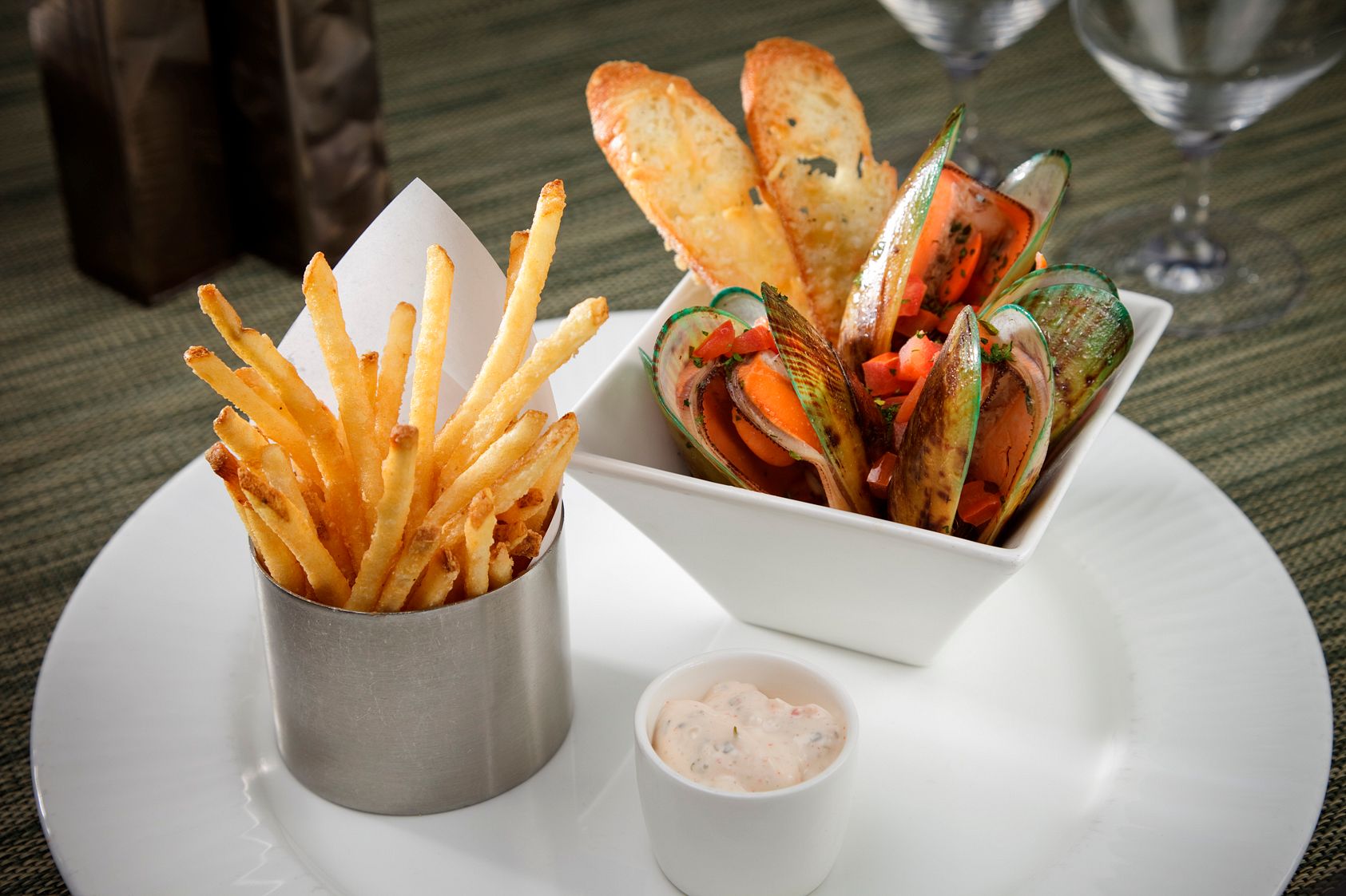 A Special Platter With New Zealand Green-Lipped Mussel at Level 23 ...