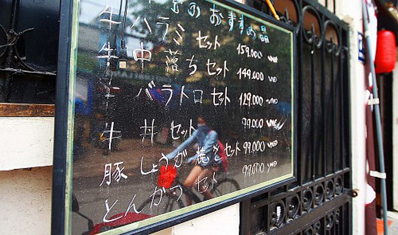Ministry: Shops Must Use Vietnamese Signs - Saigoneer