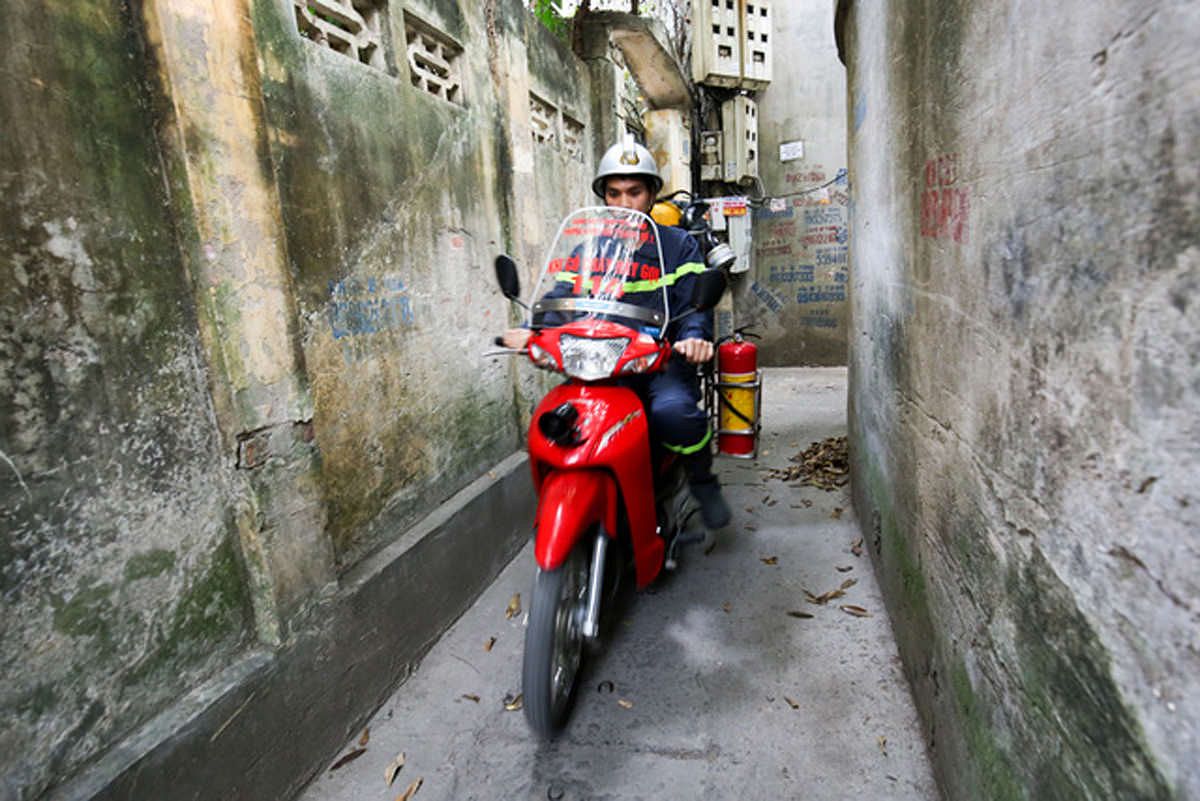 Hanoi Fire Department Introduces Modified Motorbikes to Combat Blazes ...