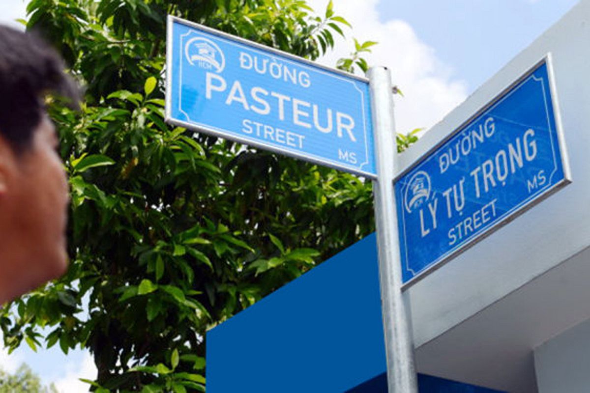 Saigon's Street Signs Are Going Bilingual - Saigoneer