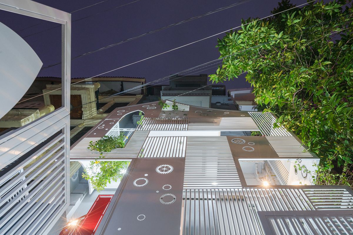 [Photos] The Shield: Hanoi's 'Machine' House - Saigoneer