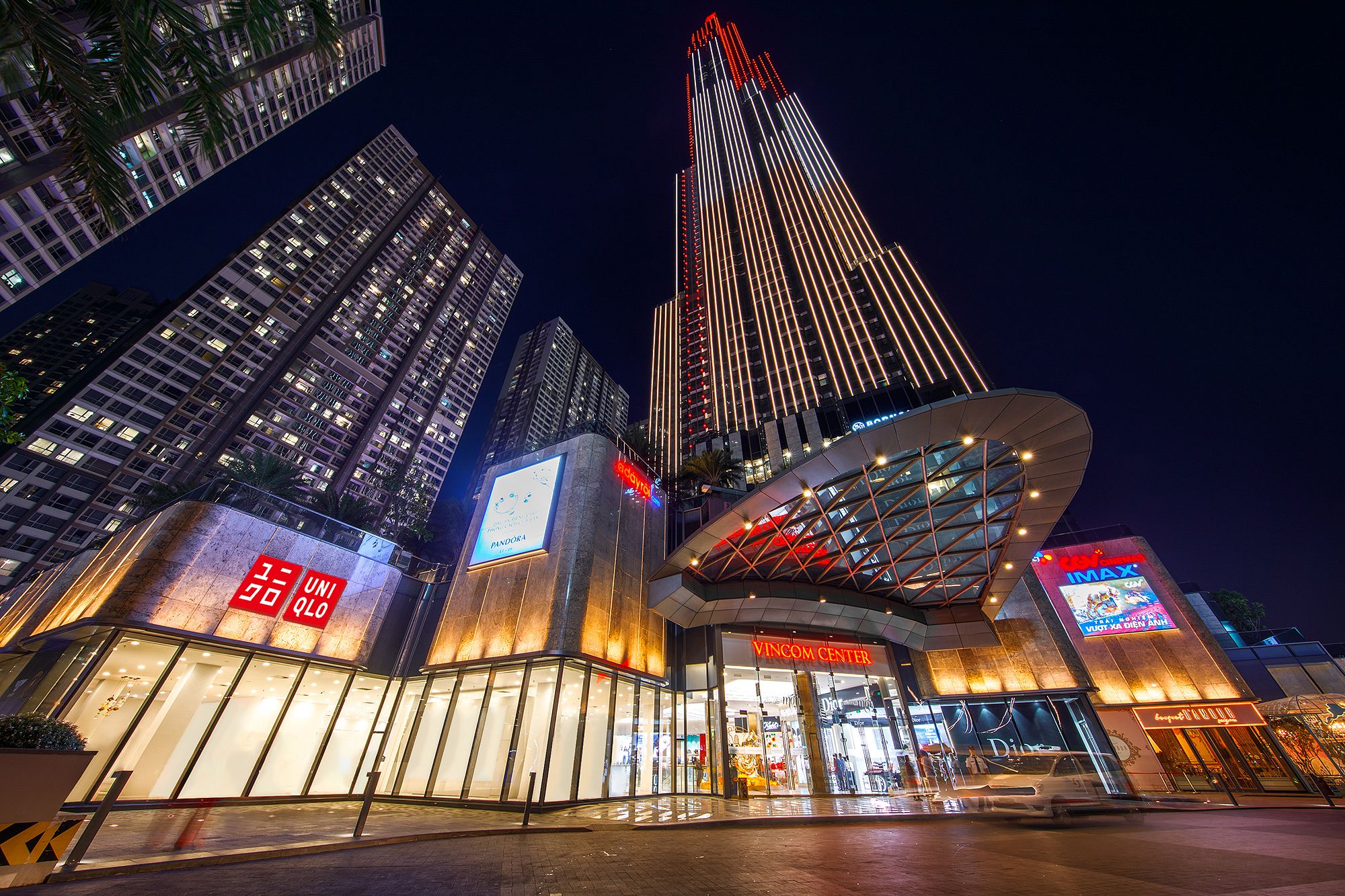 UNIQLO Vincom Landmark 81 Store Opening - Saigoneer