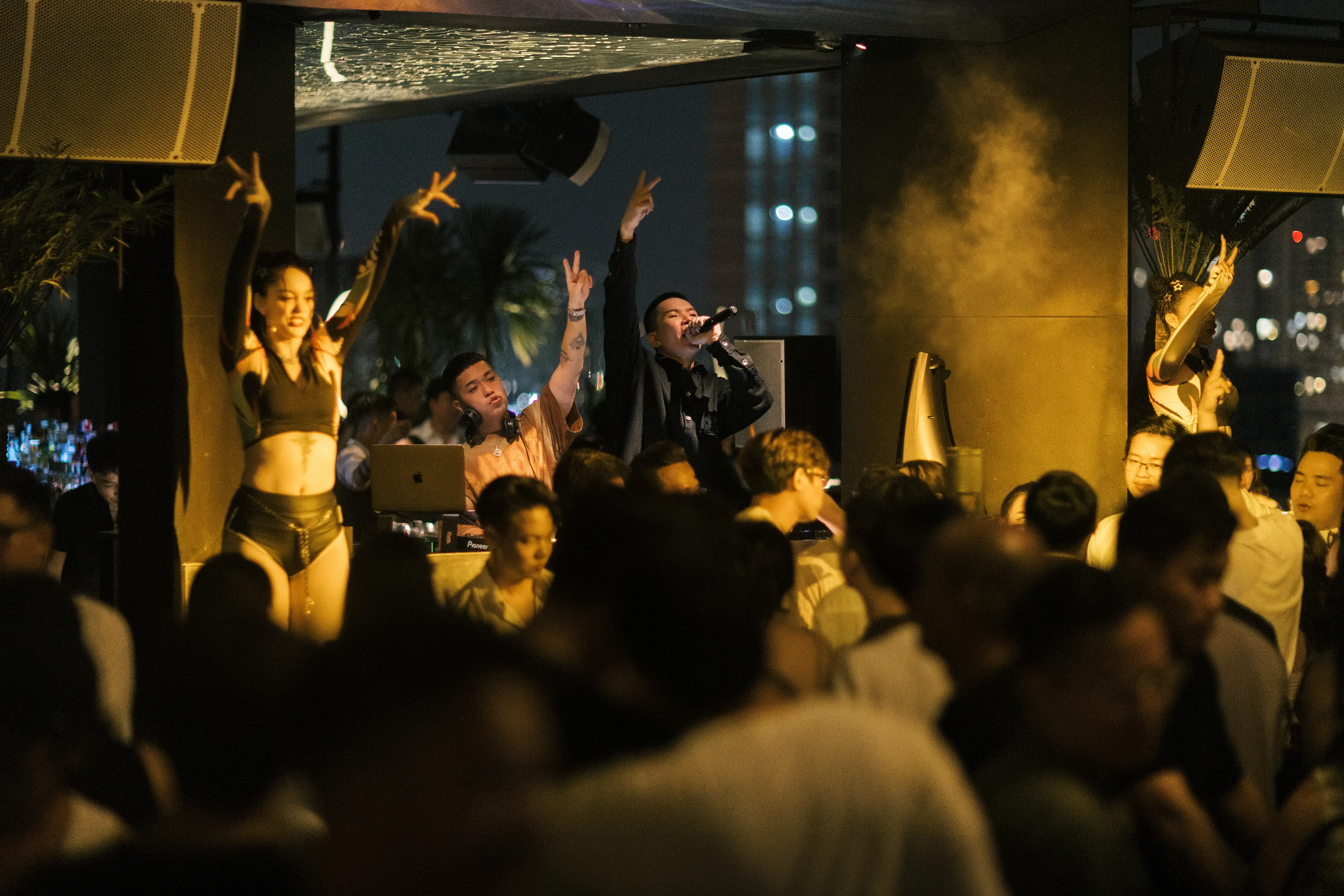 Snow Falls in Zion Sky Lounge & Dining While Partiers Redefine Holiday ...
