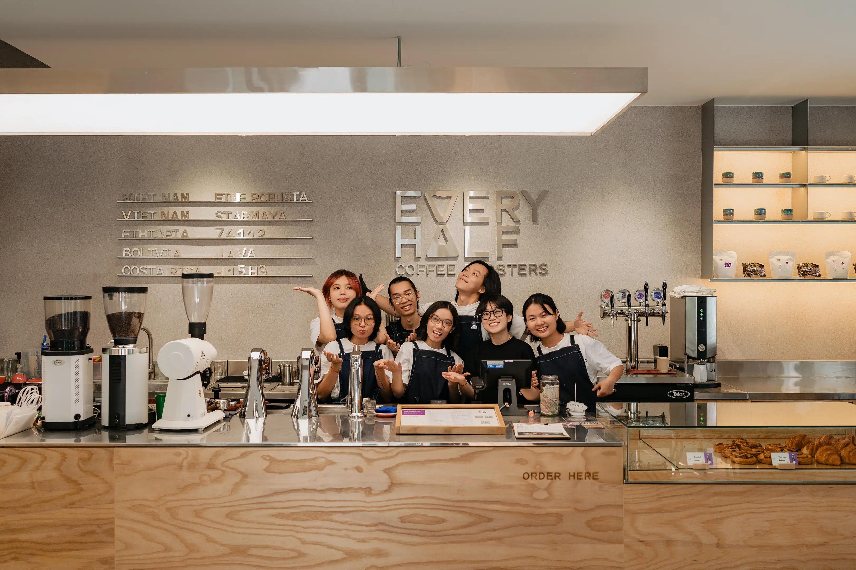 신선한 원두로 만드는 나만의 커피, Every Half Coffee Roastery - Saigoneer한글판