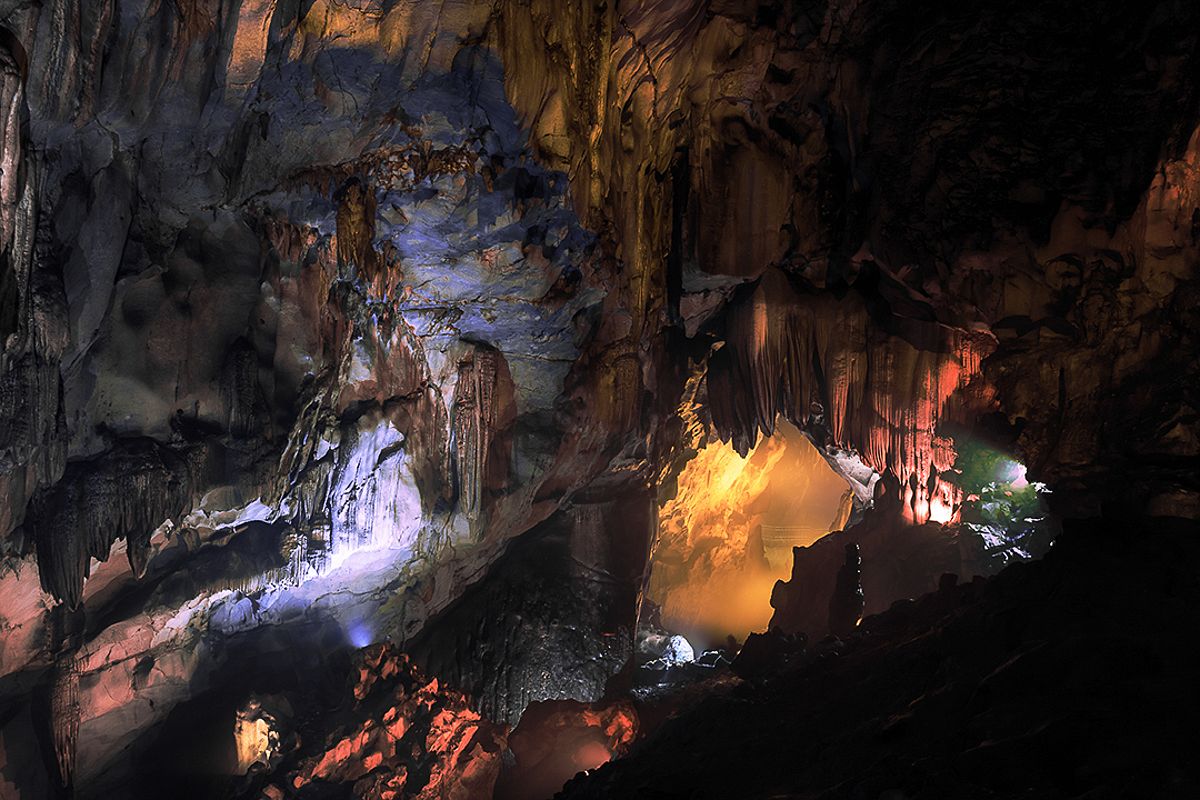 [Photos] Exploring Hanoi's Eerie 'Skeleton Cave' - Saigoneer