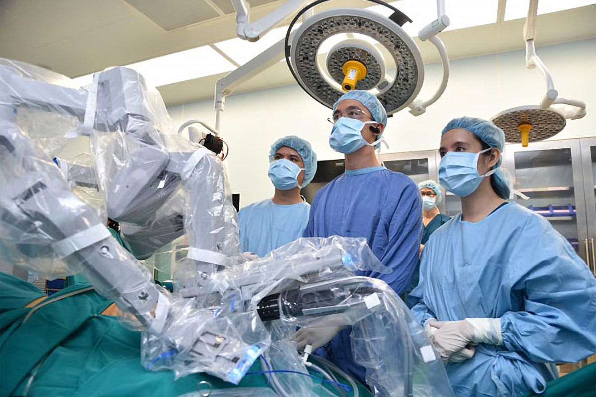 Hanoi Opens First Private Robotic Surgery Clinic - Saigoneer