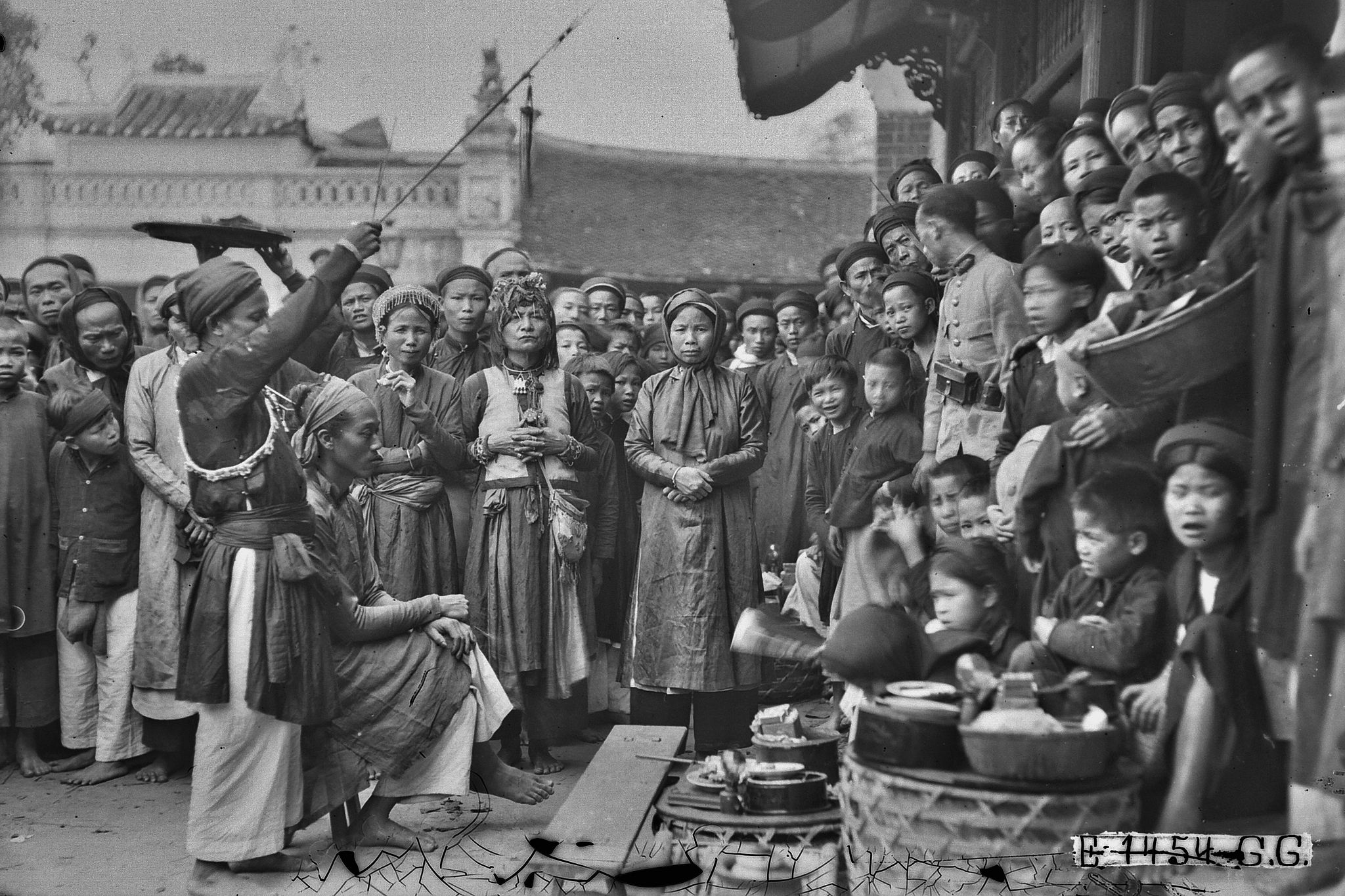 [Photos] A Dao Mau 'Mother Goddess' Ritual in 1920s Nam Dinh - Saigoneer